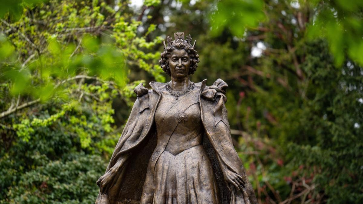 Photos Of The Bronze Statue Commemorating Queen Elizabeth Ii On Her